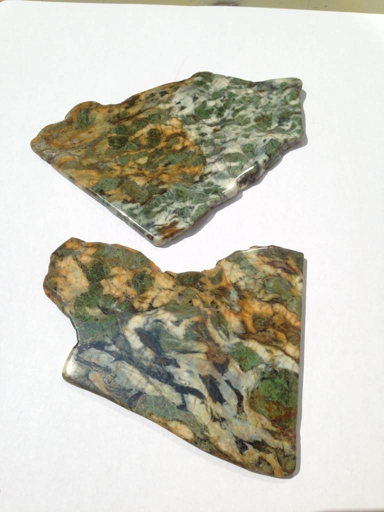 Smaragdite plaque - tranche fine