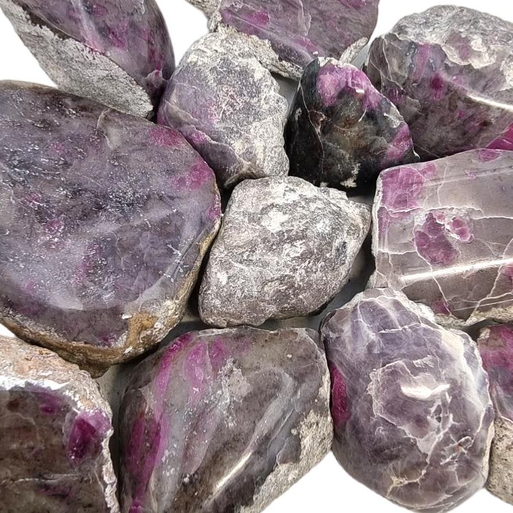 Rubis une face polie - pierre brute